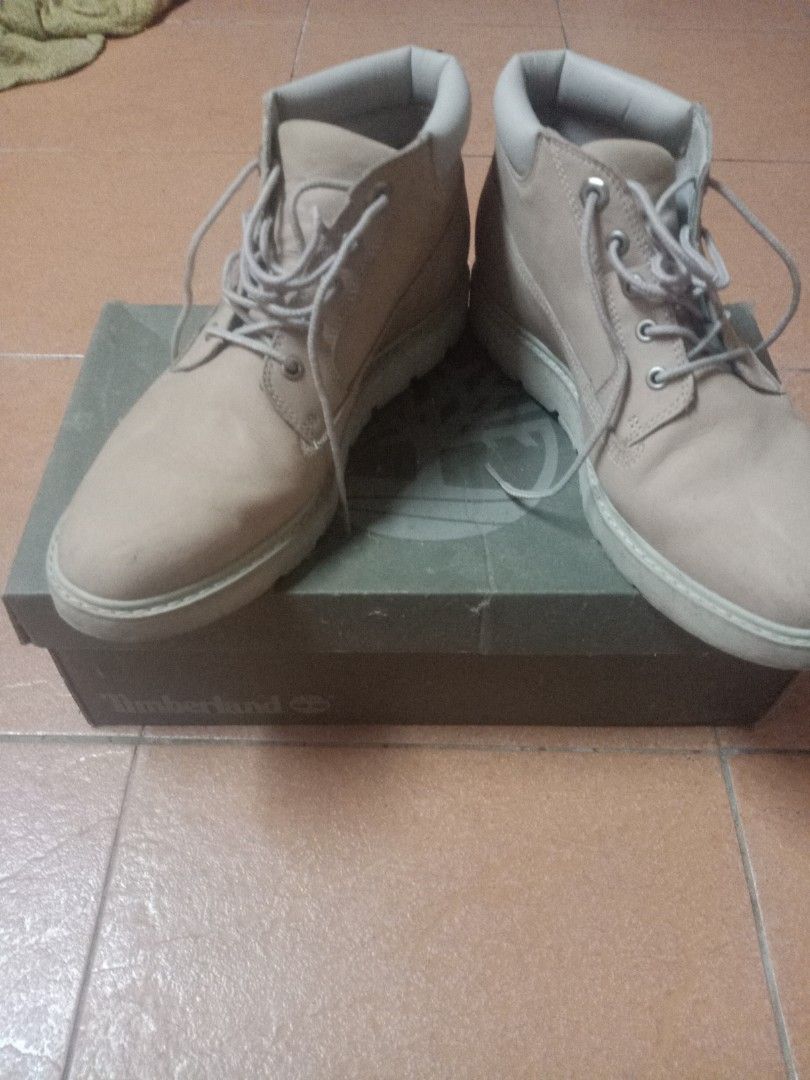 Timberlands, Women's Fashion, Footwear, Boots on Carousell