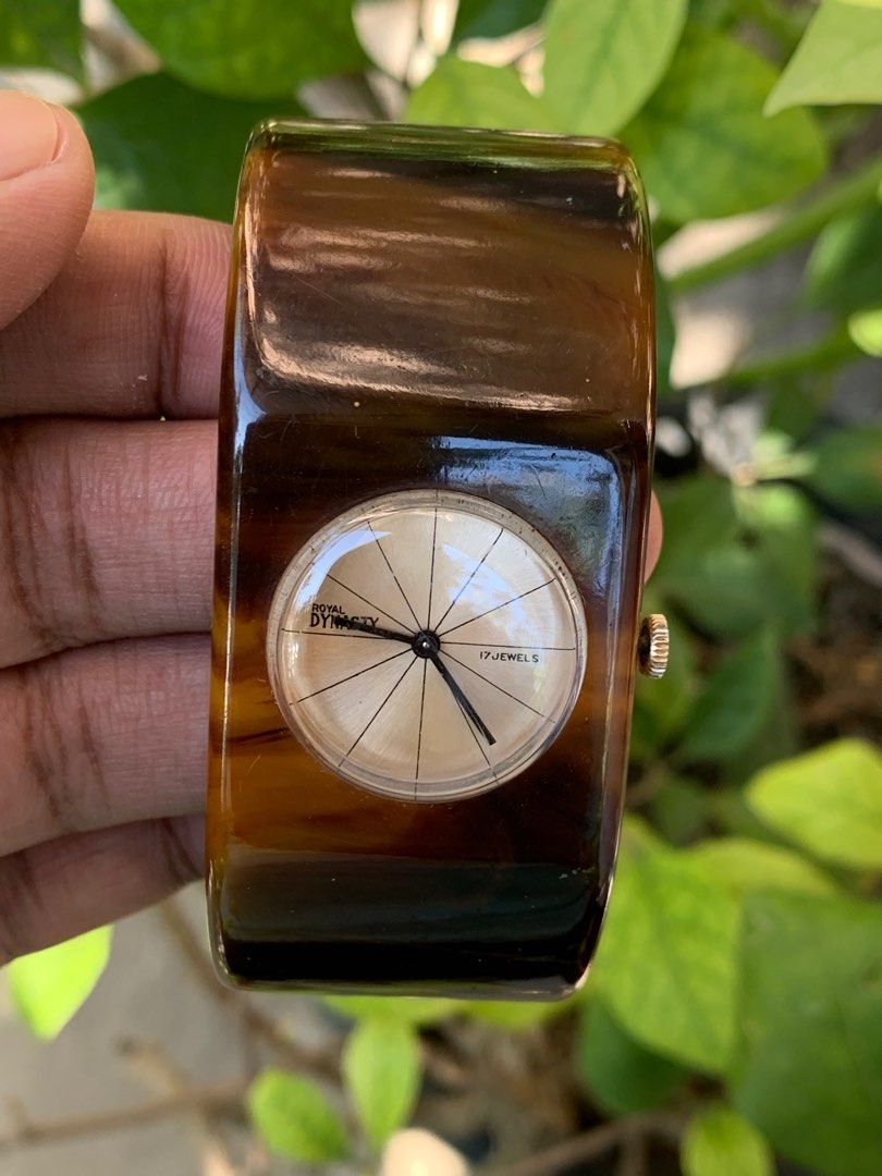 Vintage Wind-up Royal Dynasty Bakelite watch, Women's Fashion, Watches ...