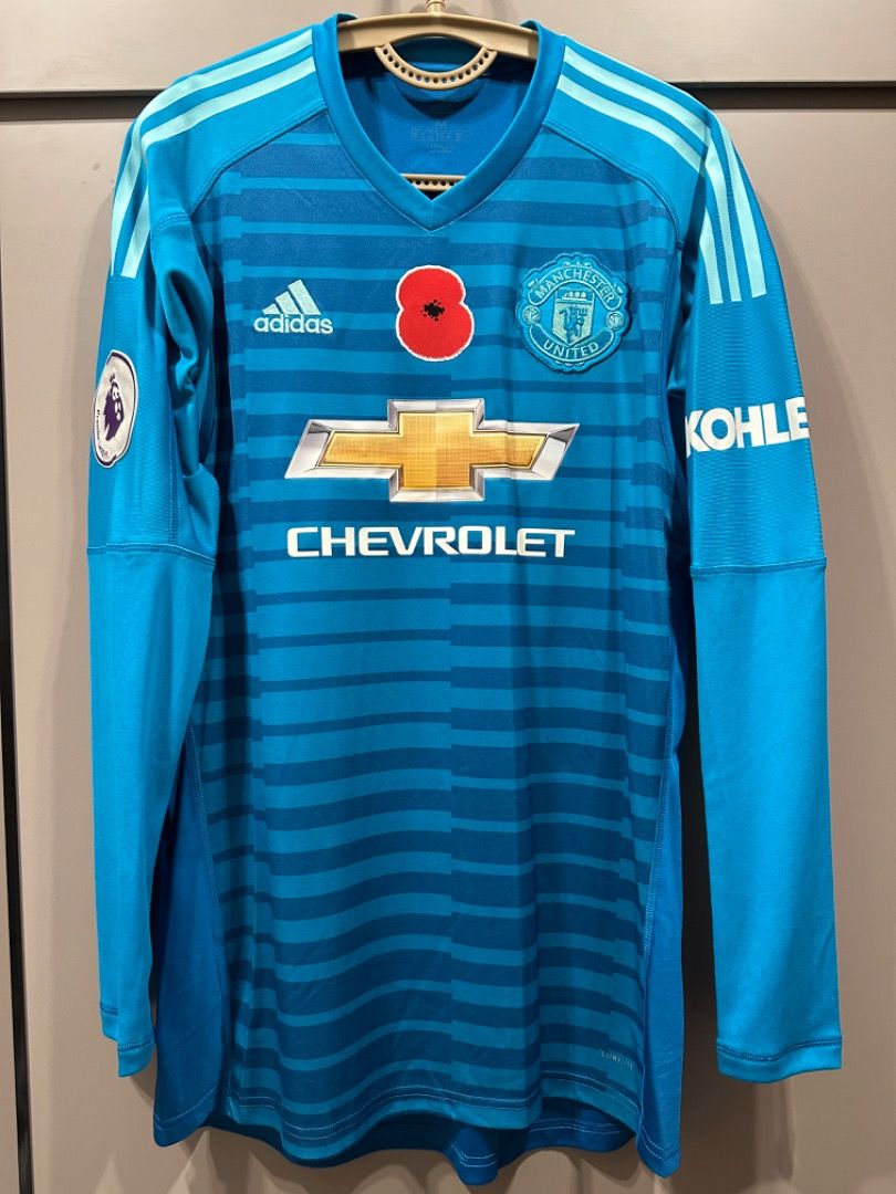 曼聯18-19作客龍門球衣連poppy章-迪基亞 - 中碼, 男裝, 運動服裝 - Carousell