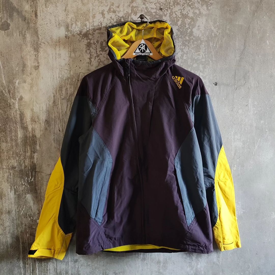 Adidas Outdoor Jacket, Fesyen Pria, Pakaian , Atasan di Carousell