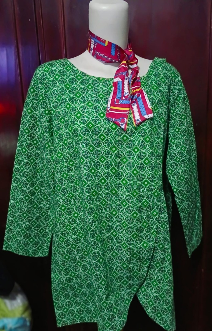 Batik Solo Blouse Ceplok Asmoro - Hijau, Fesyen Wanita, Pakaian Wanita, Atasan di Carousell