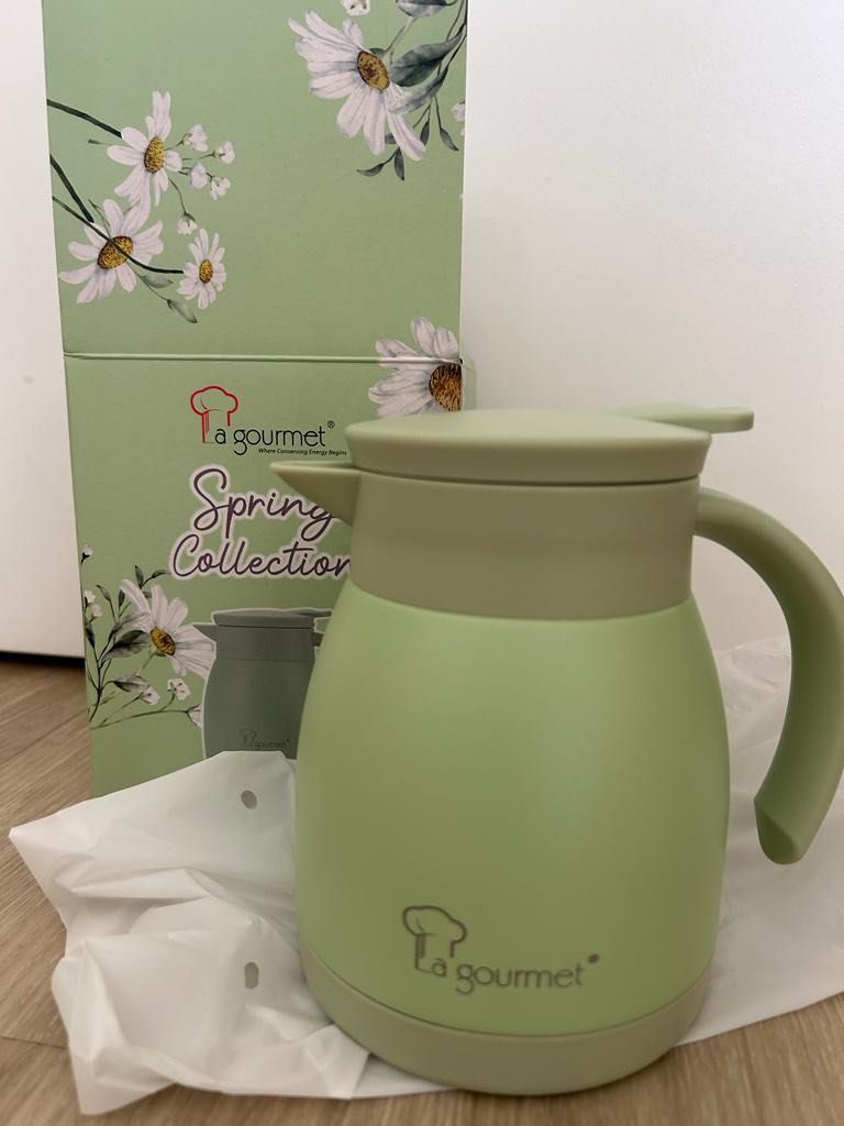 BNIB La Gourmet Thermal Pitcher, Furniture & Home Living, Kitchenware ...