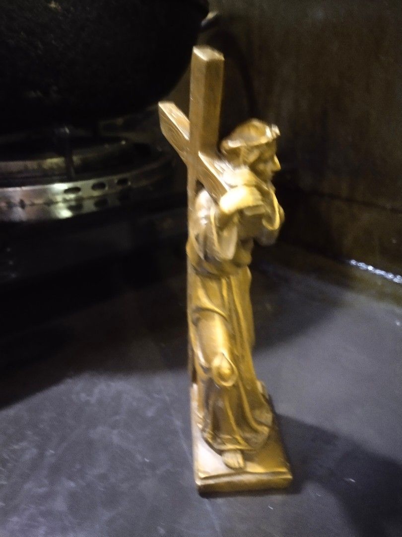 Brass Jesus carrying cross statue display, Hobbies & Toys, Memorabilia ...