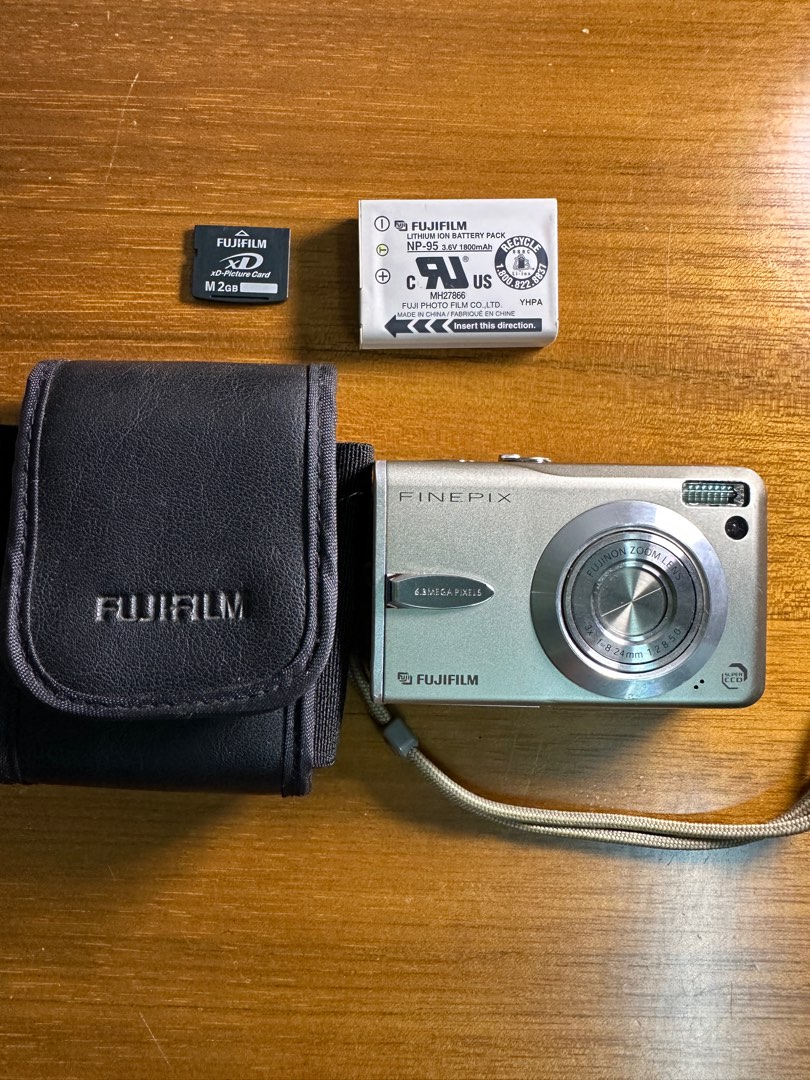 ccd fujifilm finepix f30 digital camera, Photography, Cameras on Carousell
