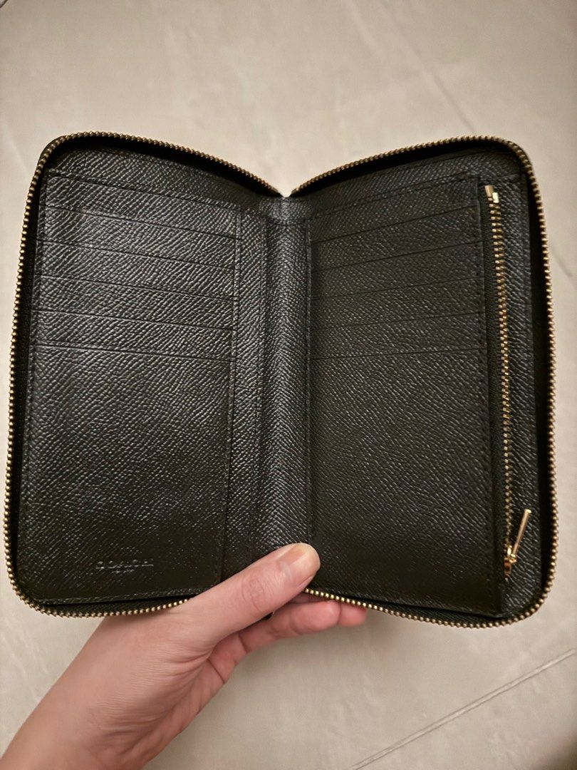 Coach wallet, Women's Fashion, Bags & Wallets, Wallets & Card Holders ...