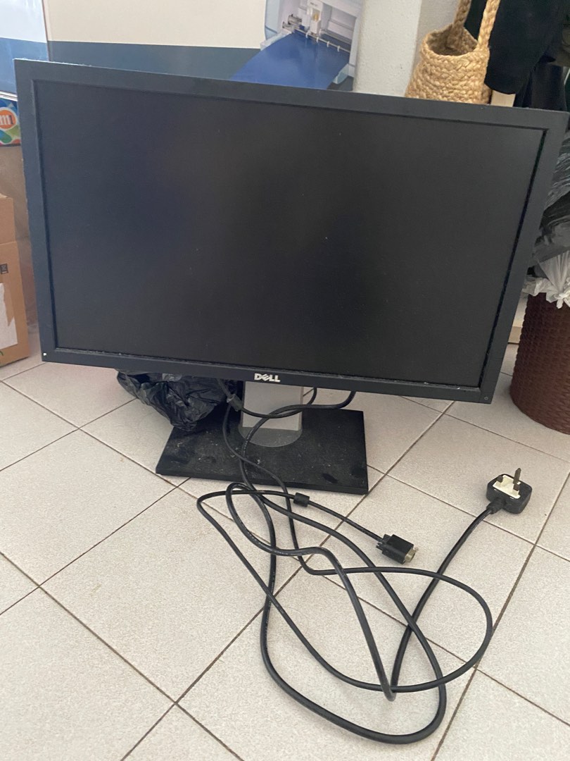 DELL Monitor Screen - with plug & computer cable, Computers & Tech ...