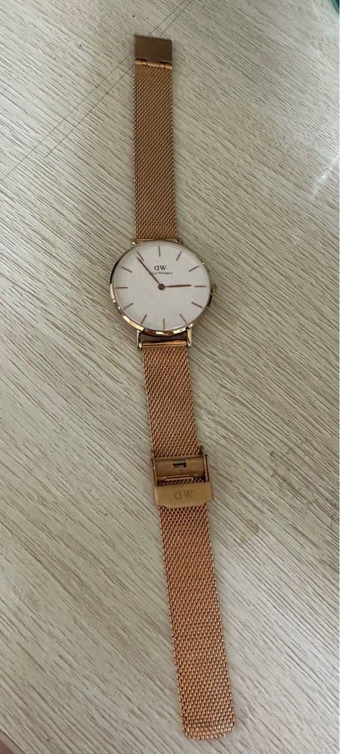 DW gold watch, Women's Fashion, Watches & Accessories, Watches on Carousell