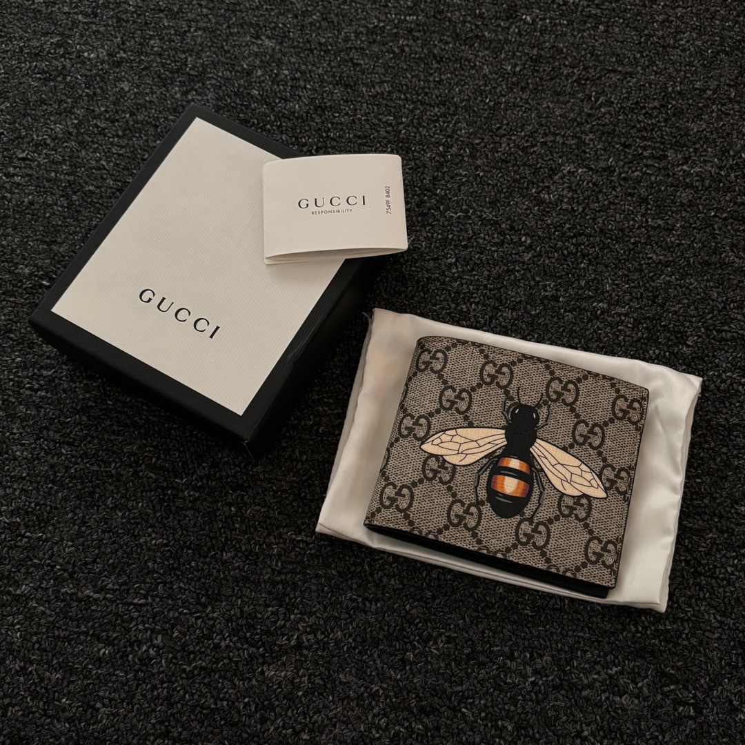 Gucci Bi-Fold GG Supreme Bee Logo Wallet, Luxury, Bags & Wallets on ...