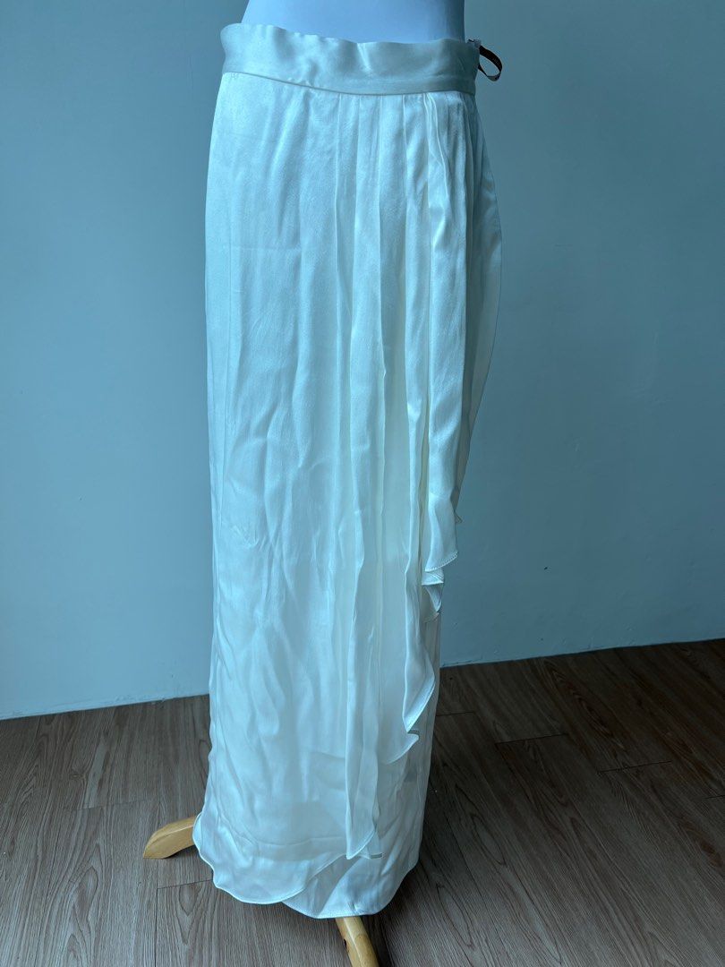 Hani Mokhtar Skirt, Women's Fashion, Bottoms, Skirts on Carousell