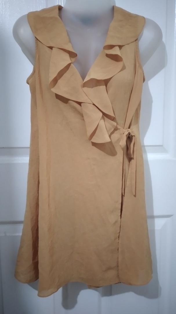 Jessica honey gold ruffled collar top S, Women's Fashion, Tops, Blouses ...