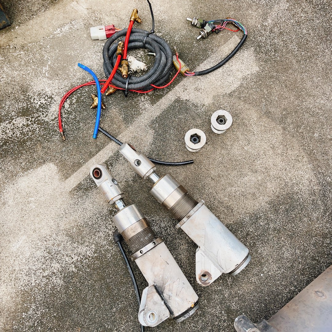 Maxam cp250 升降避震有避震 氣泵 (唔太齊氣喉同開關，需自行配返), 汽車配件, 改裝、內外零件 - Carousell