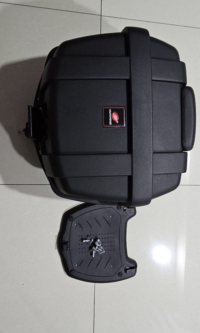 Motor cycle Top box Yunming 39L, Motorcycles, Motorcycle Accessories on ...