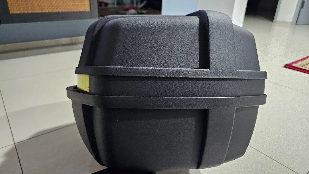 Motor cycle Top box Yunming 39L, Motorcycles, Motorcycle Accessories on ...