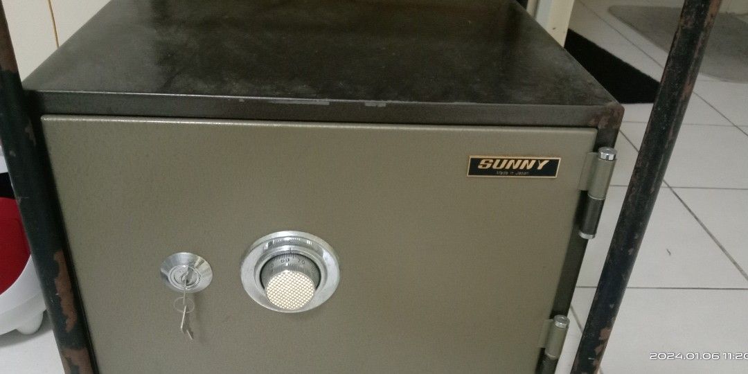 Safe Box, Furniture & Home Living, Security & Locks, Safe on Carousell