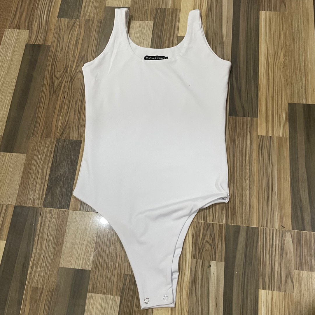 Seamless basic white bodysuit, Women's Fashion, Tops, Others Tops on ...