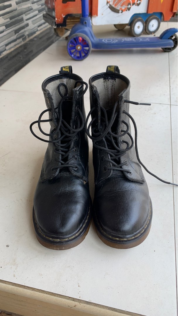 Sepatu Docmart 1460, Fesyen Pria, Sepatu , Sepatu Boot di Carousell