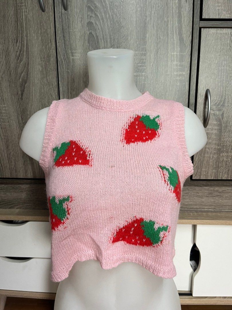 Strawberry crop top, Women's Fashion, Tops, Sleeveless on Carousell