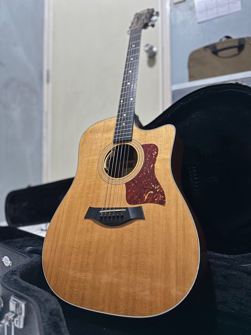 Taylor 310ce with LR Baggs Anthem, Hobbies & Toys, Music & Media ...