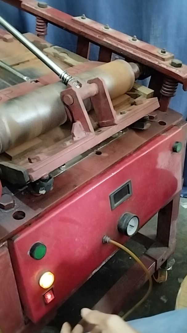 TNE-300 Die Pneumatic Cutting Machine., Commercial & Industrial ...