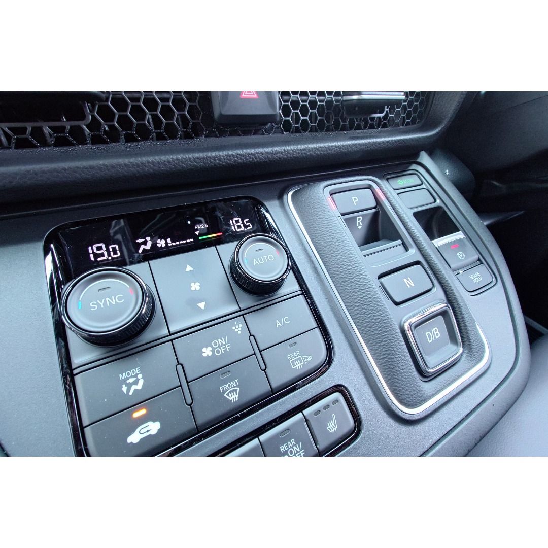 HONDA STEPWGN SPADA 2.0 HYBRID RP8 7 SEATER tag BUY SELL TRADE NOAH ...