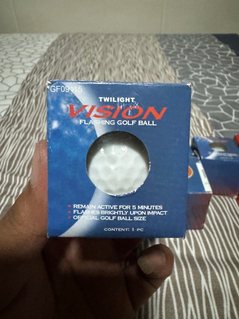 Twilight Vision Ball (Flashing Golf Ball), Sports Equipment, Sports ...