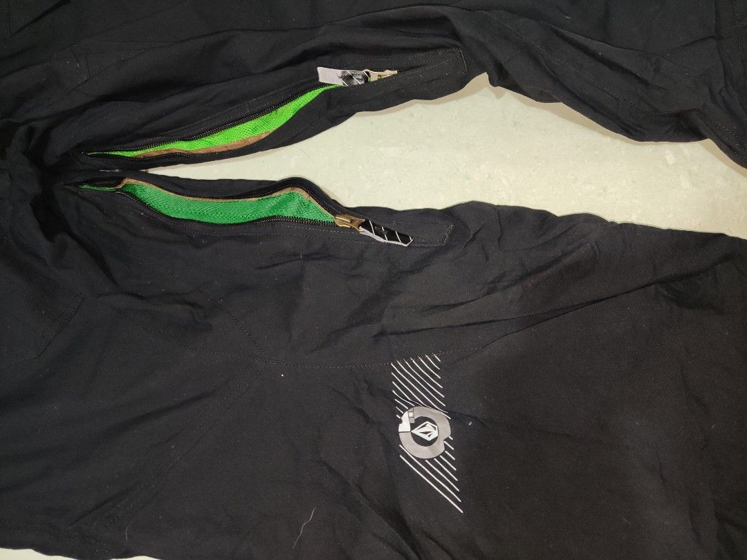 VOLCOM V-LINE SCIENCE NIMBUS, Men's Fashion, Coats, Jackets and ...