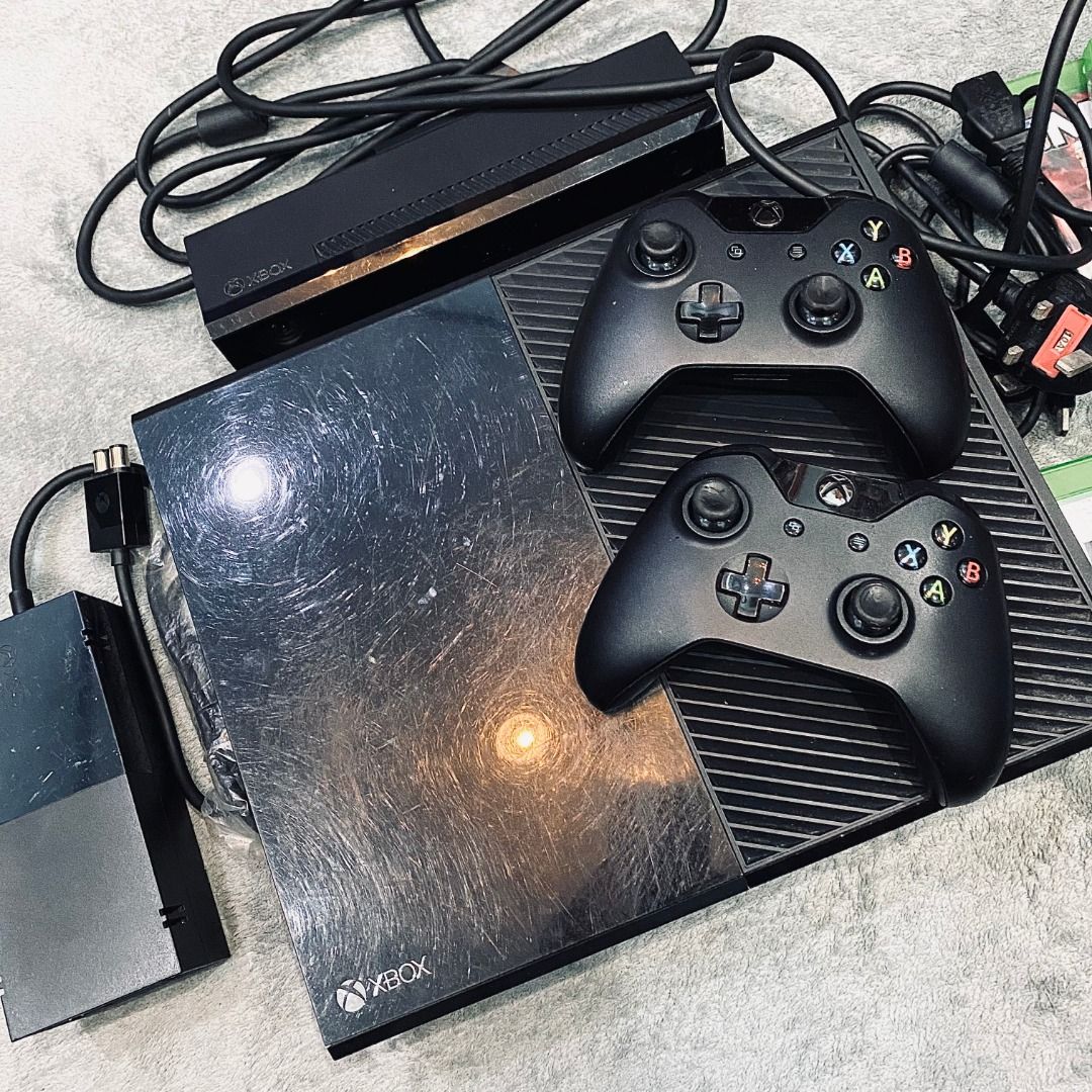 Xbox One 2 controllers with many games, Video Gaming, Video Game ...