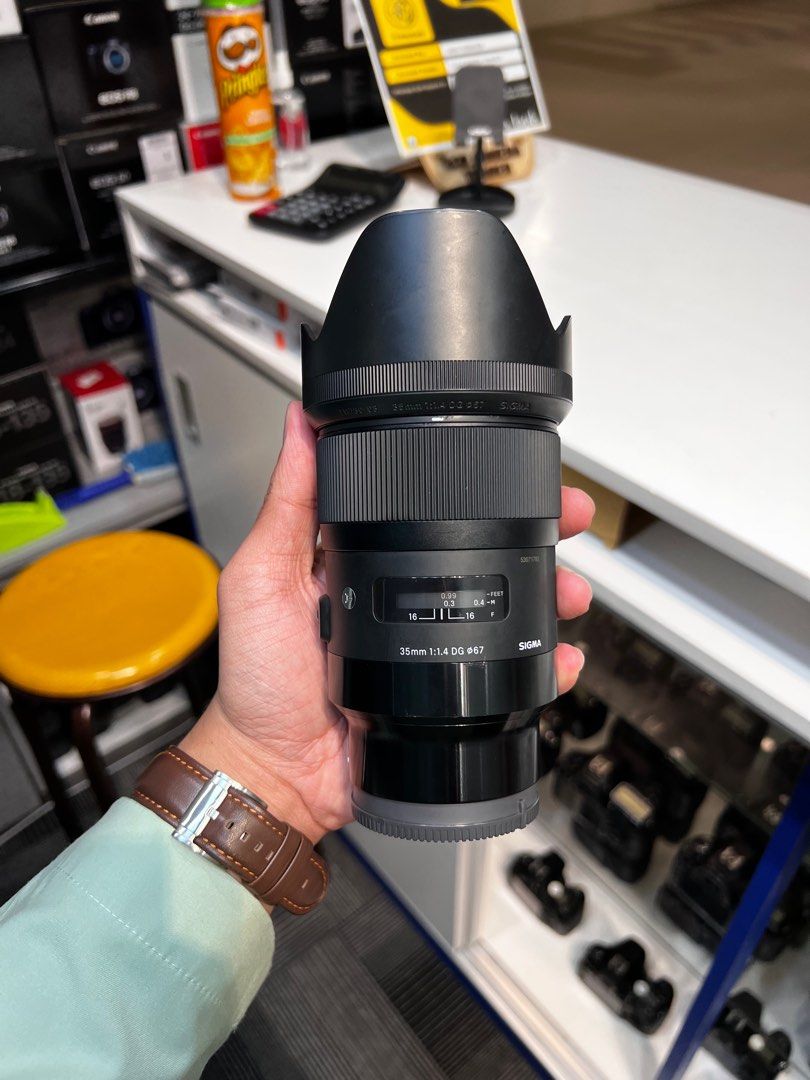 35MM F1.4 SIGMA ART FE SONY, Photography, Lens & Kits on Carousell