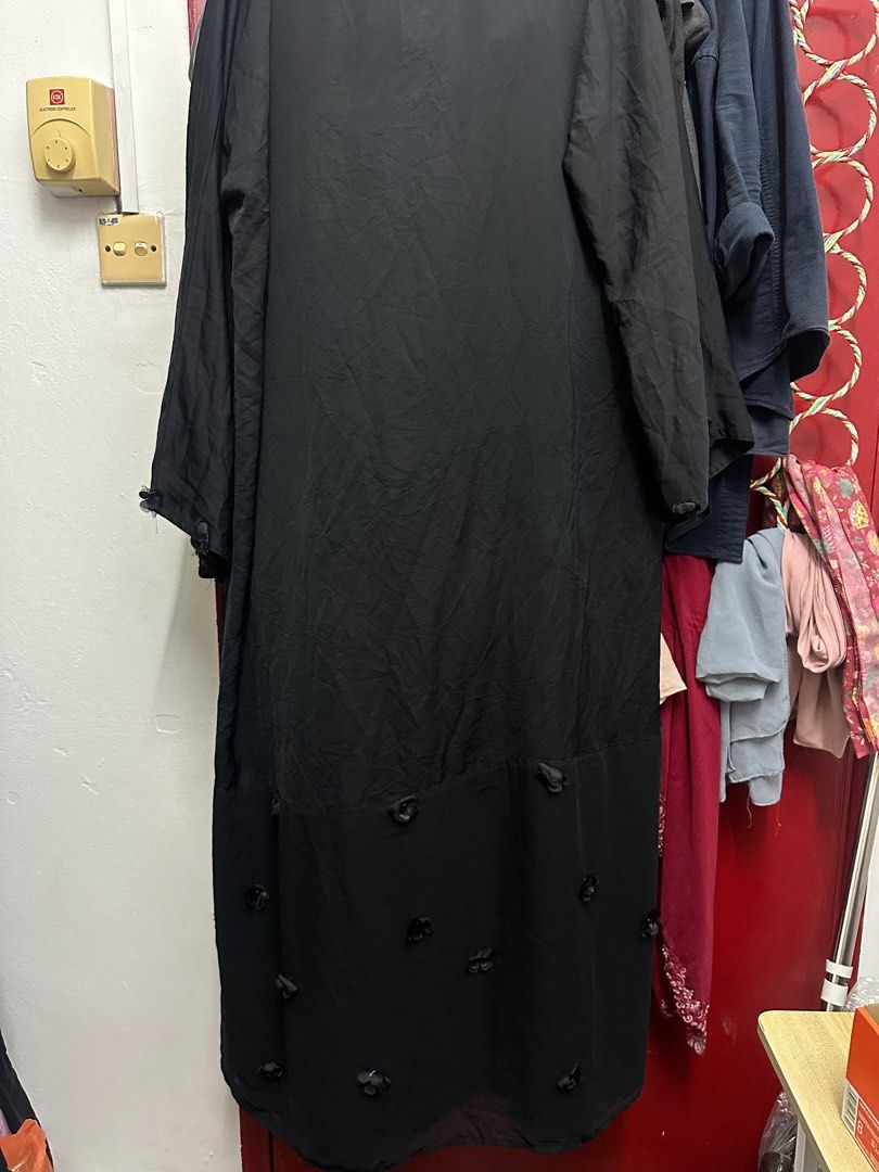 Abaya bunga bunga, Women's Fashion, Muslimah Fashion, Kaftans & Jubahs ...