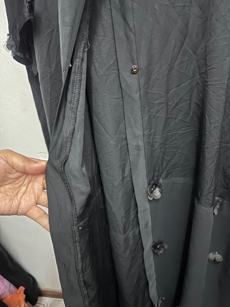 Abaya bunga bunga, Women's Fashion, Muslimah Fashion, Kaftans & Jubahs ...