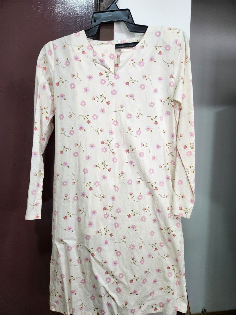 Baju terpakai, Women's Fashion, Tops, Blouses on Carousell