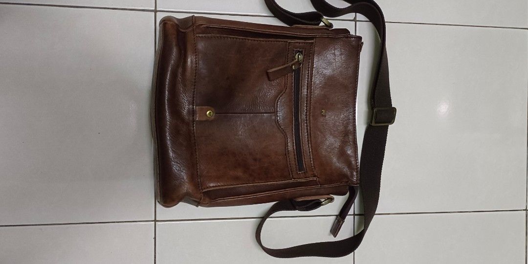 Beg kulit, Women's Fashion, Bags & Wallets, Shoulder Bags on Carousell