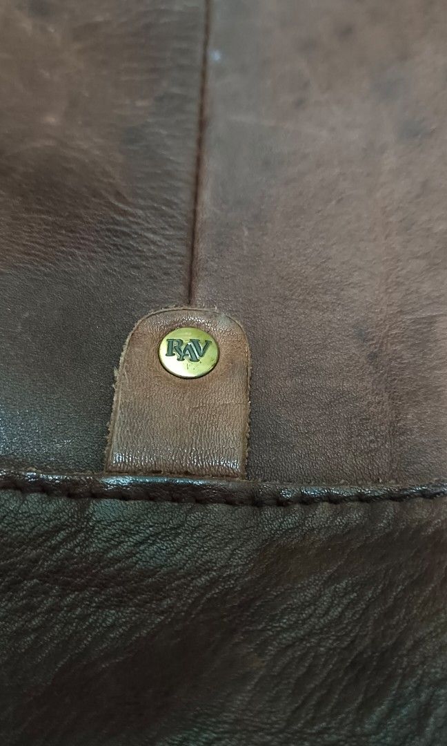 Beg kulit, Women's Fashion, Bags & Wallets, Shoulder Bags on Carousell