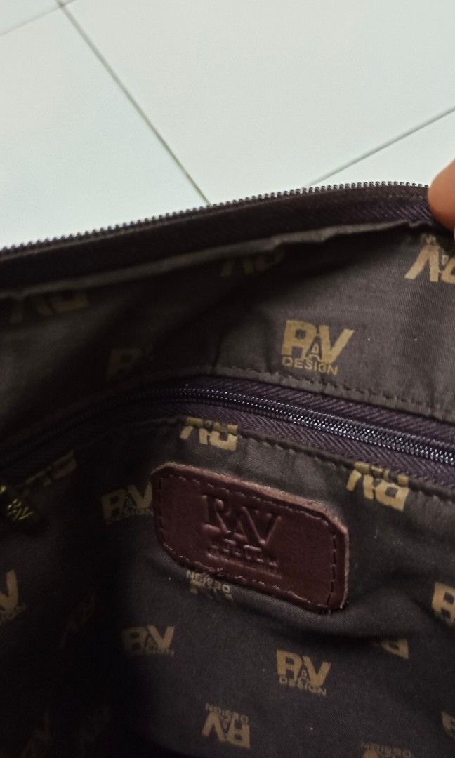 Beg kulit, Women's Fashion, Bags & Wallets, Shoulder Bags on Carousell