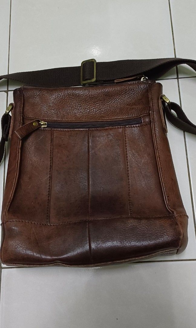 Beg kulit, Women's Fashion, Bags & Wallets, Shoulder Bags on Carousell