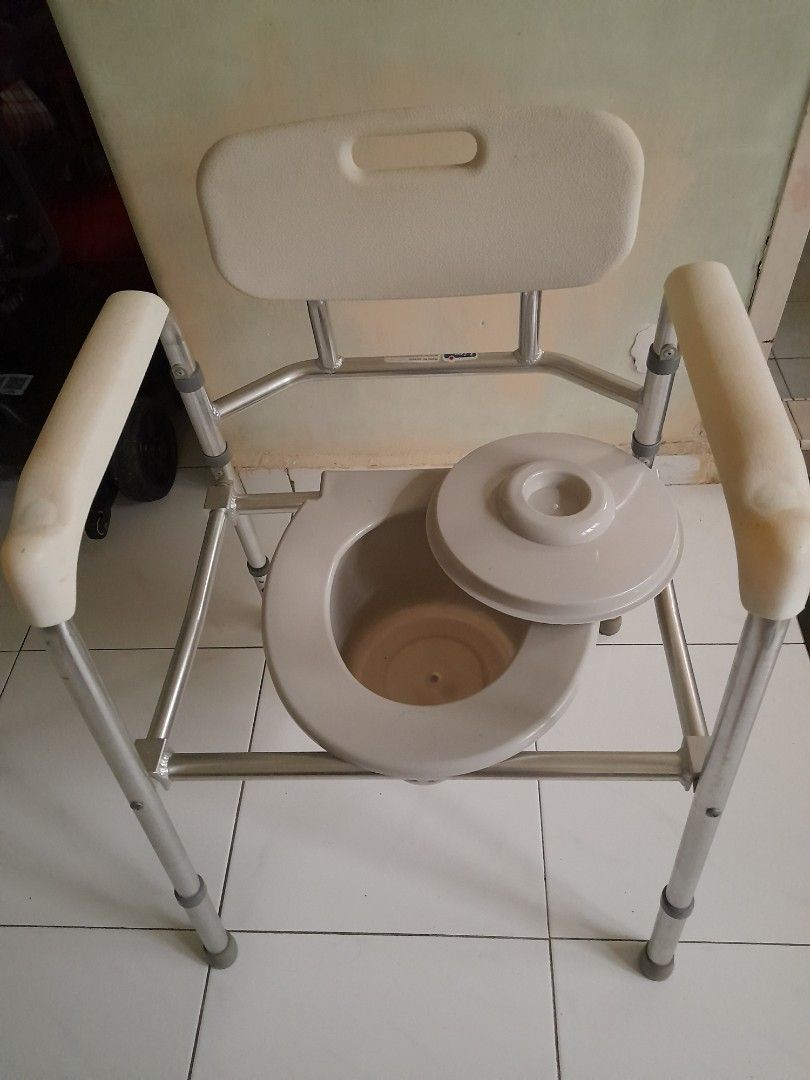 Commode Chair Stationary, Health & Nutrition, Assistive & Rehabilatory ...
