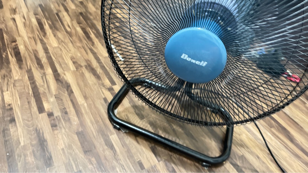 Dowel ground fan, Furniture & Home Living, Lighting & Fans, Fans on ...