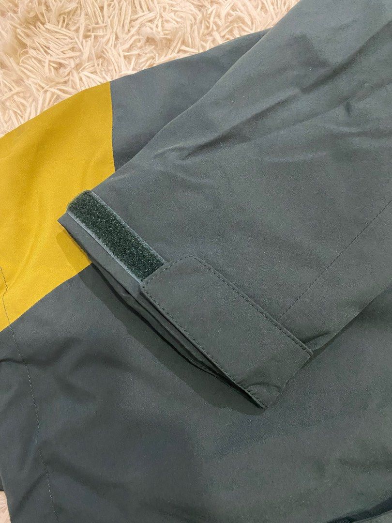 Hitec temuco gopcore jacket, Men's Fashion, Activewear on Carousell