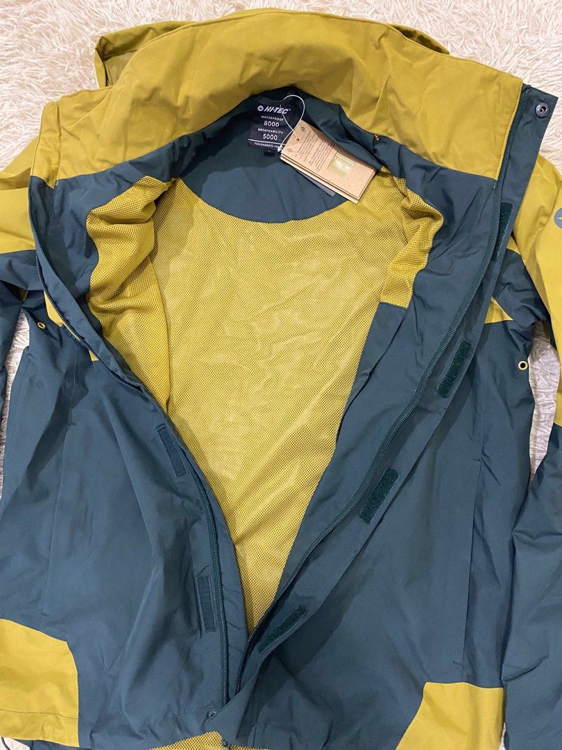 Hitec temuco gopcore jacket, Men's Fashion, Activewear on Carousell