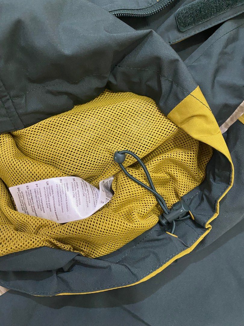 Hitec temuco gopcore jacket, Men's Fashion, Activewear on Carousell