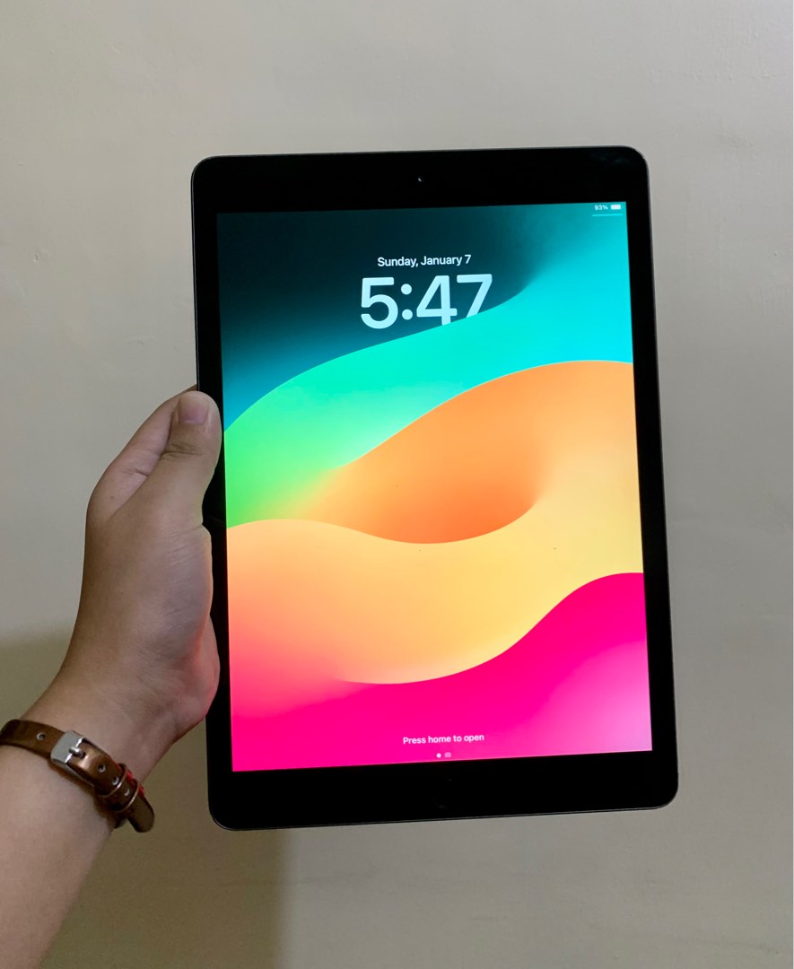 iPad 7th gen (32gb) wifi only & updated ios, Mobile Phones & Gadgets ...