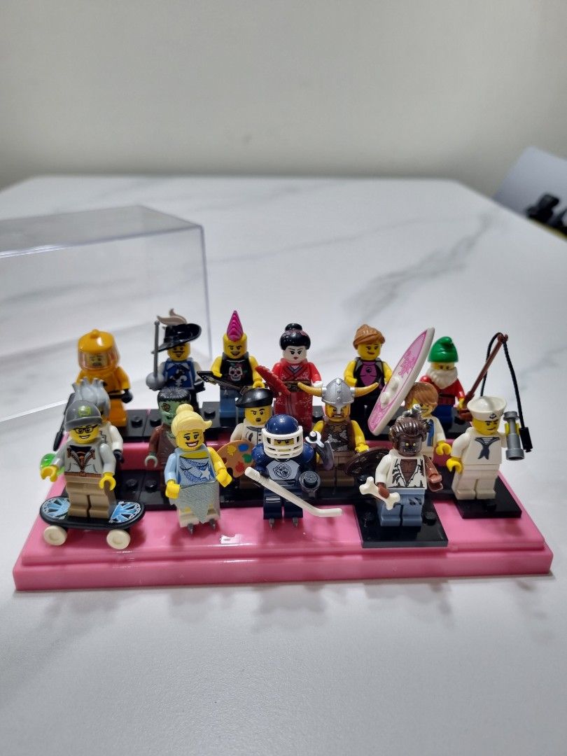 Lego Minifigures Series 4 (full set, display case inclusive), Hobbies ...