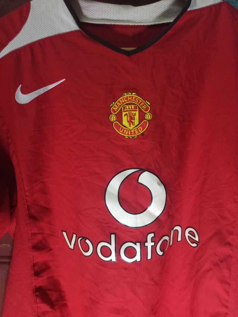 Manchester United Jersey 2004, Men's Fashion, Activewear on Carousell