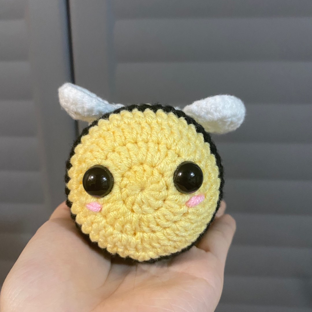 Mini Crochet Bee, Hobbies & Toys, Stationary & Craft, Handmade Craft on ...