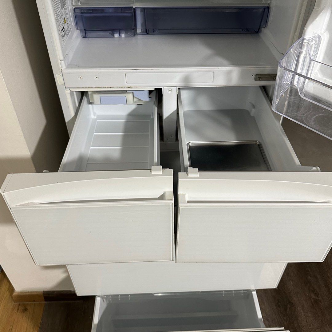 Mitsubishi Folio 5-door Fridge Refrigerator Freezer with Automatic Ice ...