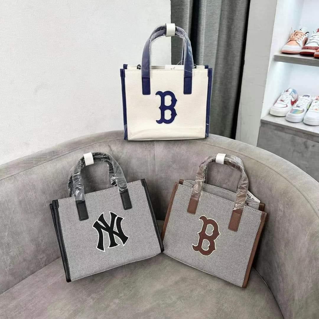 New York Yankees Bag, Women's Fashion, Bags & Wallets, Cross-body Bags ...