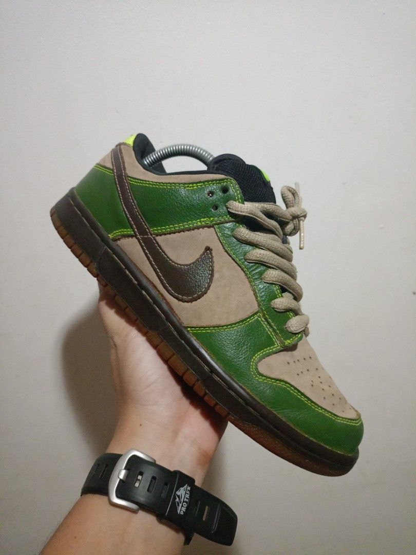 Nike sb dunk low JEDI, Men's Fashion, Footwear, Sneakers on Carousell