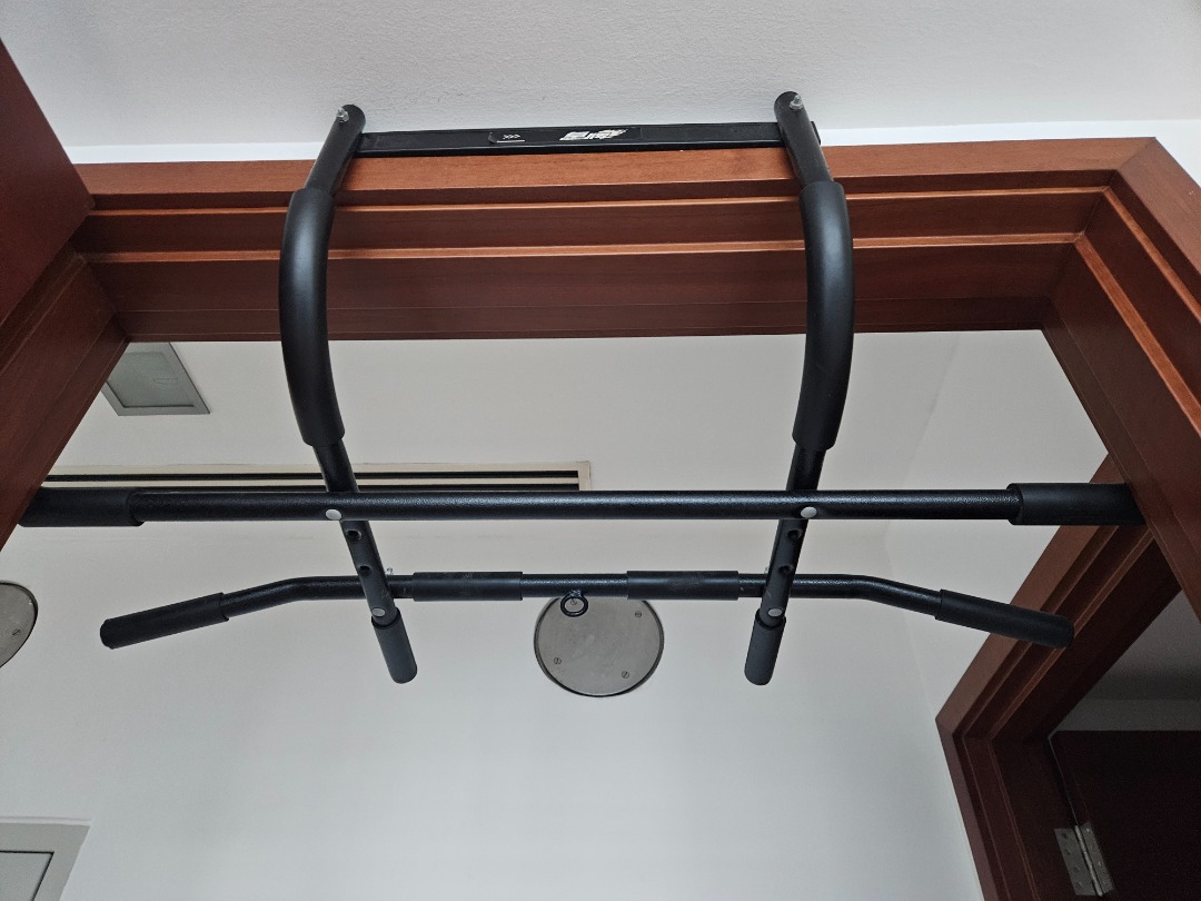 Over door chin-up pull-up bar, Sports Equipment, Exercise & Fitness ...