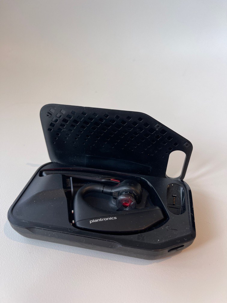 Plantronics Wireless Headset with Charging Box USB and Cable, Audio ...