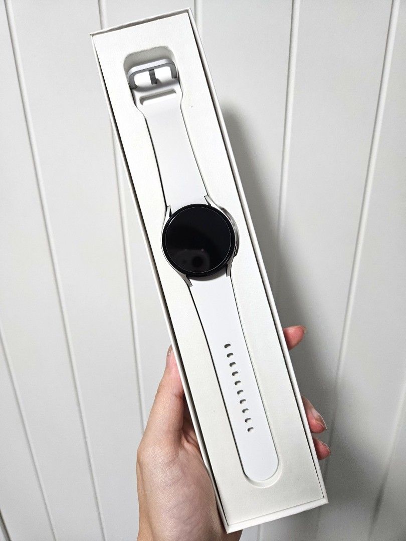 Samsung Galaxy Watch 4 (silver 40mm), Mobile Phones & Gadgets ...